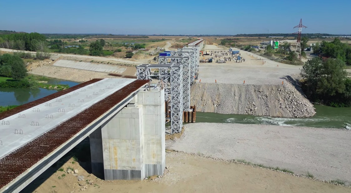 Calea ferată București - Giurgiu: Se montează ultimul tablier la Podul ...