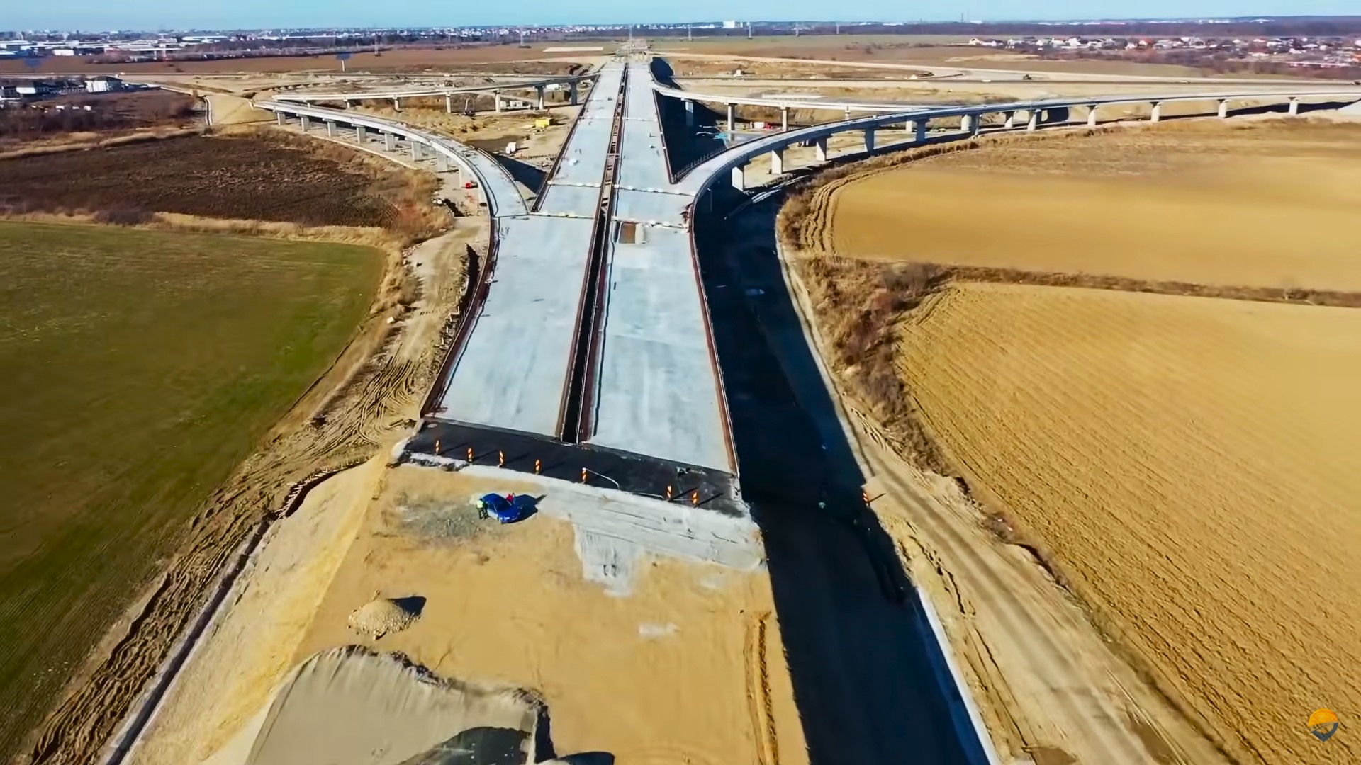 Autostrada Bucureștiului A0: Alsim Alarko așterne asfalt la pasajul ...