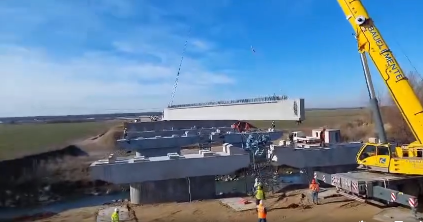 Autostrada Bucureștiului: Prima grindă din 560 de pe lotul 3 Sud a fost montată miercuri ...