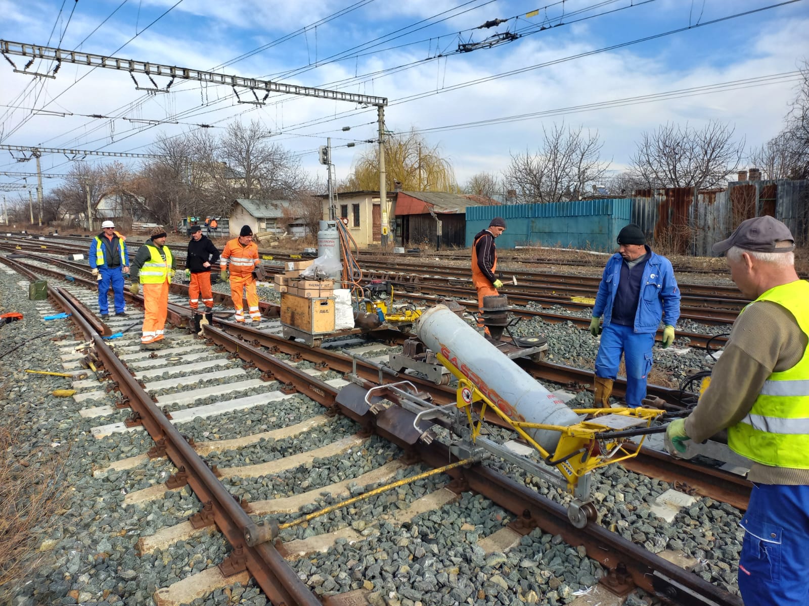 CFR a început reparațiile la linia simplă Racordare Cosmeşti - Tecuci ...