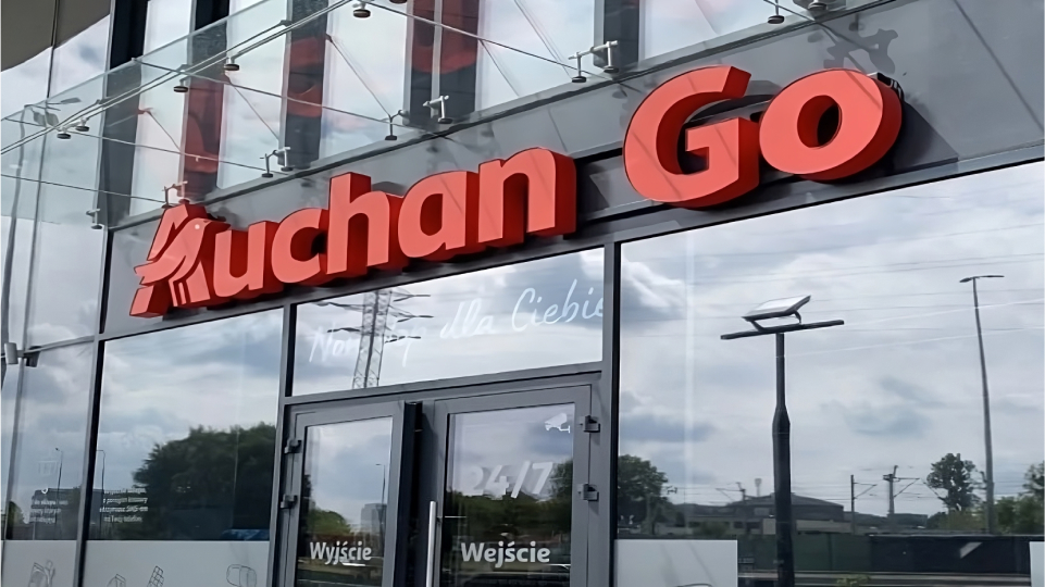 Auchan deschide primul magazin unde nu scanezi produse și nu plătești ...
