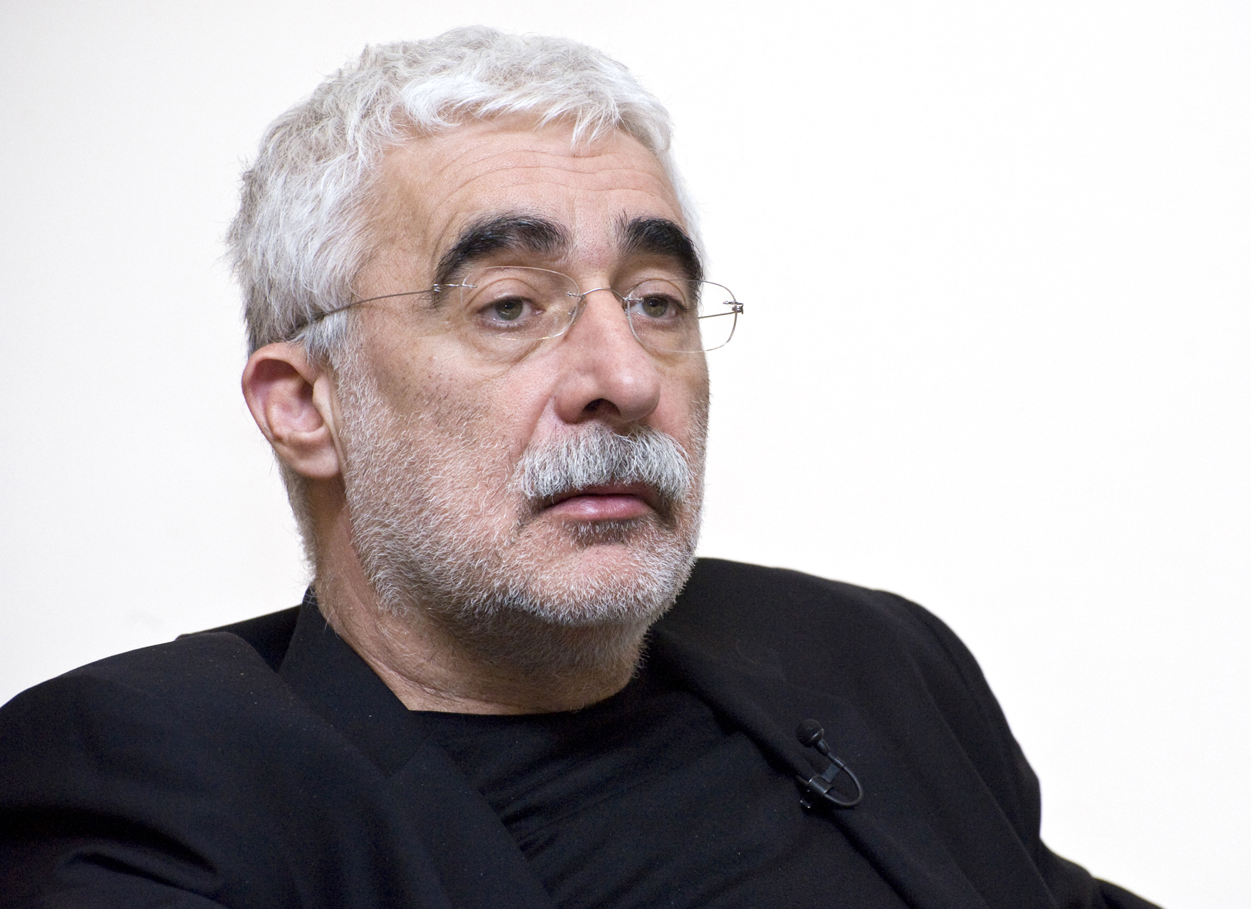 Tranzacţia anului în presă: mogulul Radu Budeanu plăteşte 990.000 de ...