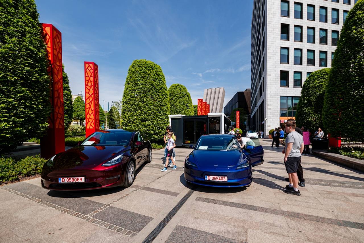 Tesla a deschis primul pop-up store din România la Timișoara ...