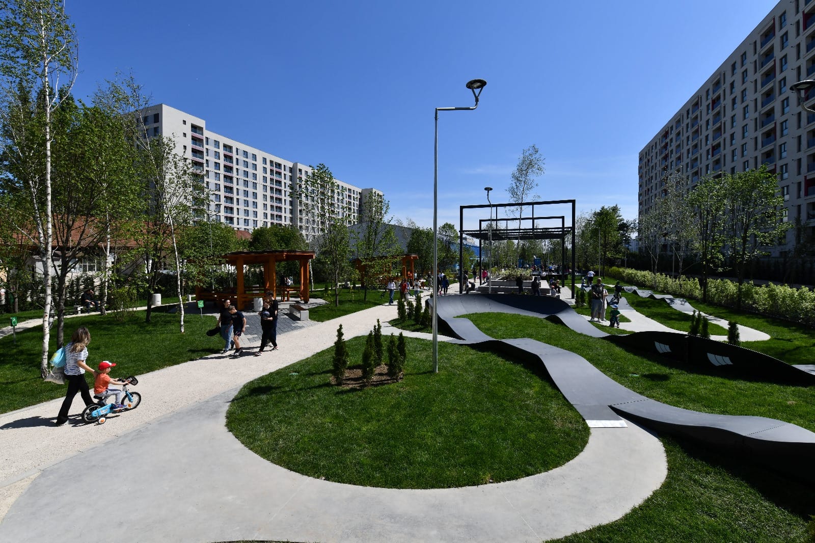 S-a deschis Parcul Liniei 2, singurul din Bucureşti cu pădure urbană şi ...