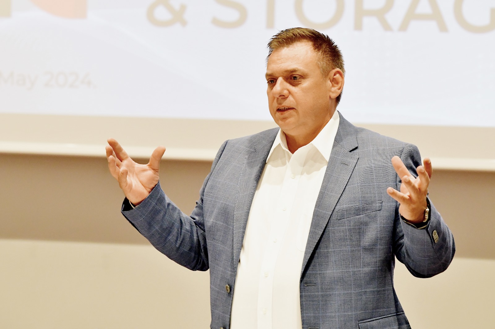 Grupul maghiar Inter-Computer, partener IBM Platinum, intră pe piața ...