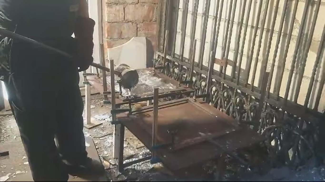 Regii romilor din Sibiu, verificați de Garda de Mediu pentru că topeau ...