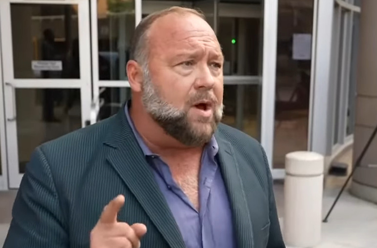 Justiția americană a aprobat vânzarea activelor conspiraționistului ...