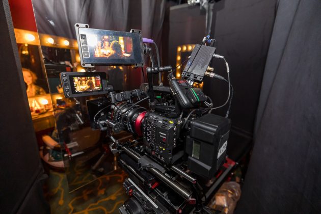 Canon prezintă camera cinematografică EOS C400 cu montură RF şi un ...