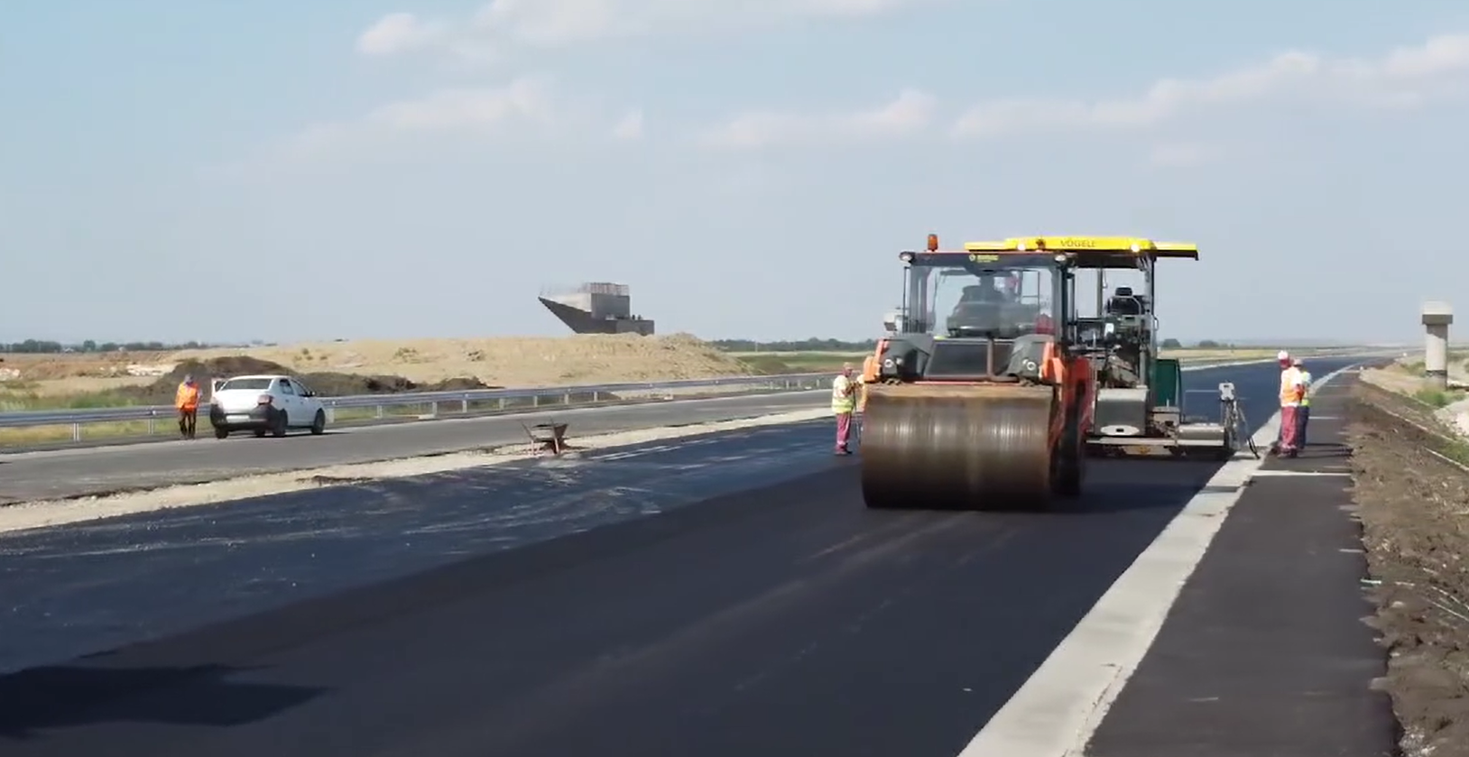 Autostrada A7 Ploiești - Buzău: Parapet lateral, montat pe primii 10 ...
