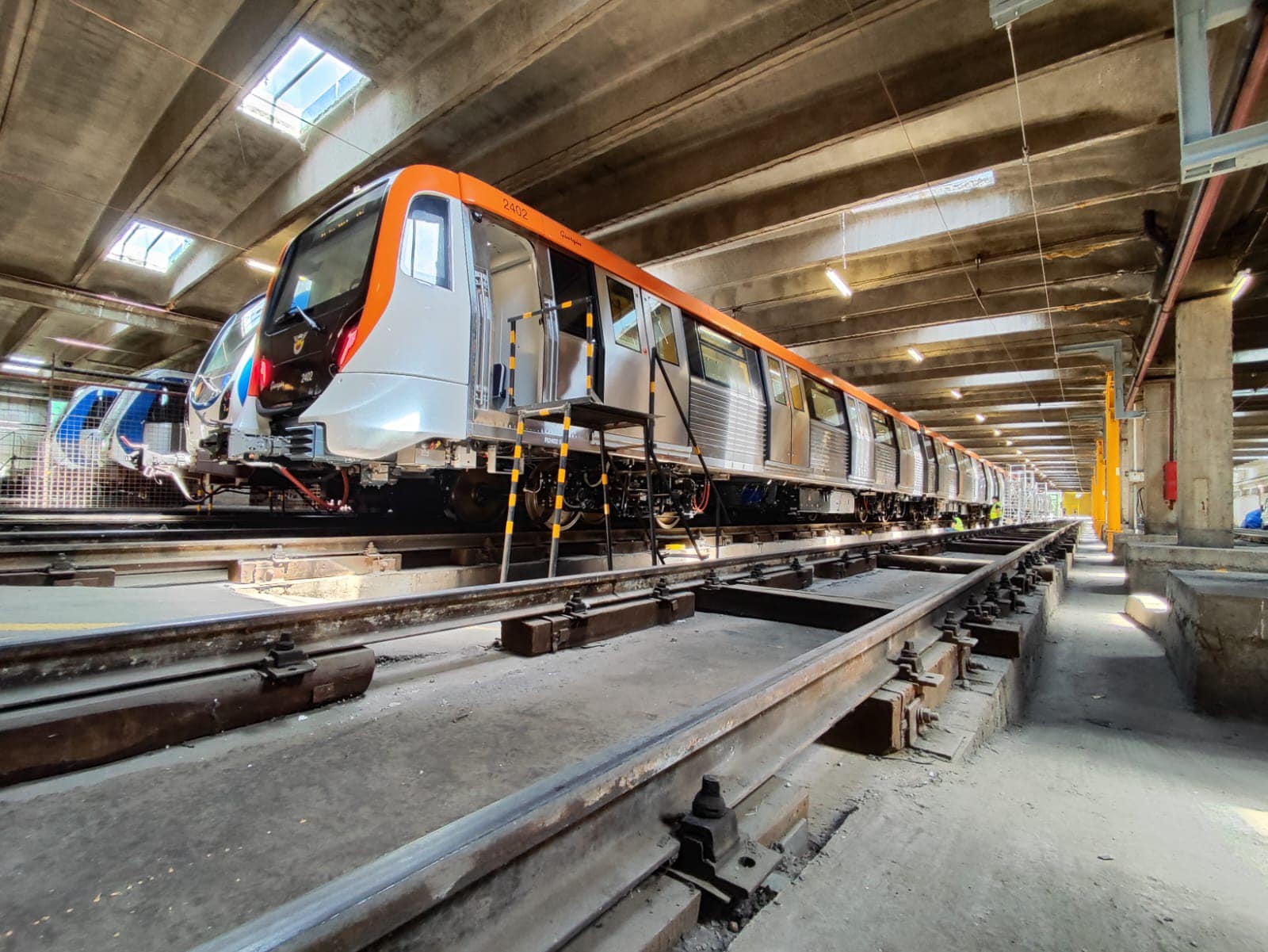 Metrorex: Al doilea tren Metropolis a sosit azi-noapte la Depoul ...