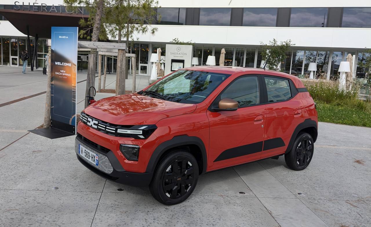 Șeful Dacia: Înregistrăm circa 100 de comenzi pe lună pentru noul ...