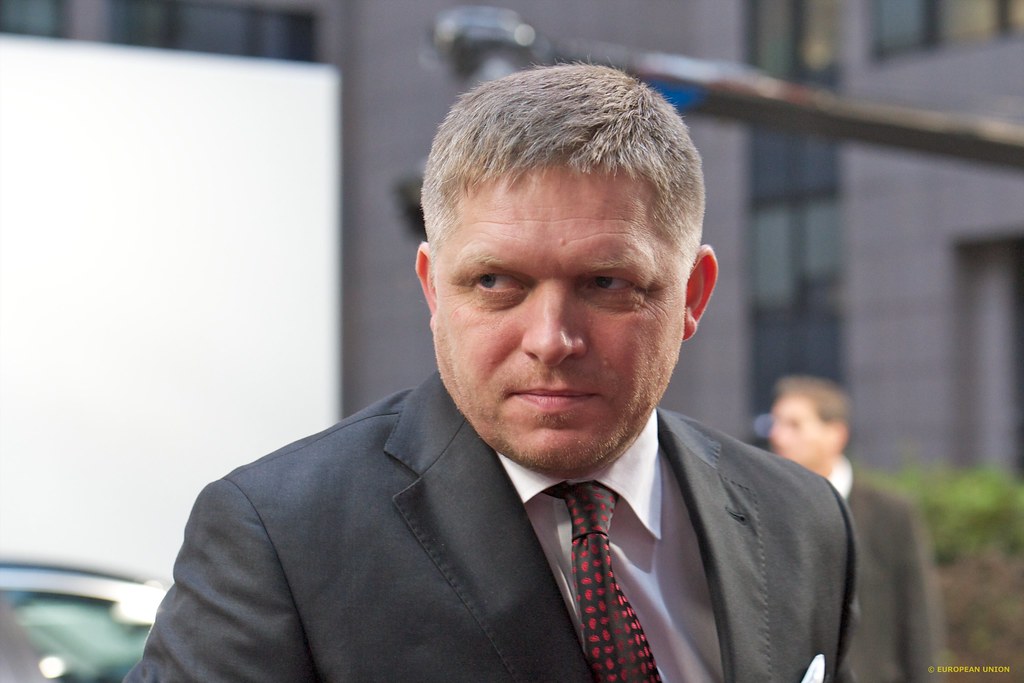 Prim-ministrul Robert Fico anunță că ia în considerare impunerea de ...