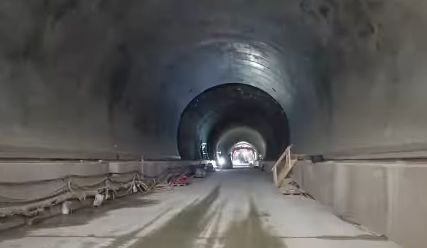 Autostrada A1 Sibiu - Pitești: Imagini cu forma finală a tunelului Daniela, prin care s-ar putea ...