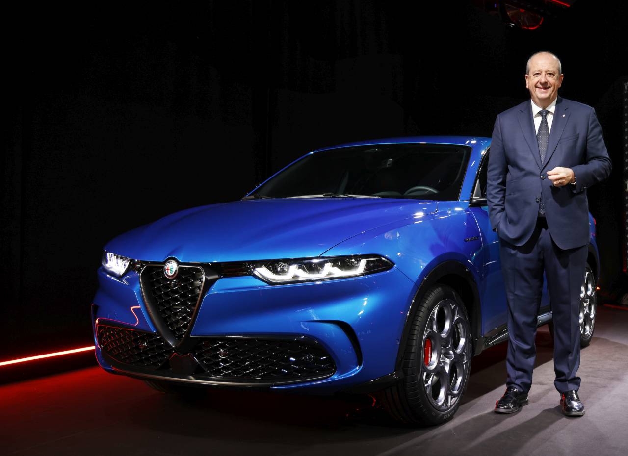 Stellantis, pe lângă problema alegerii unui CEO, compania are și ...