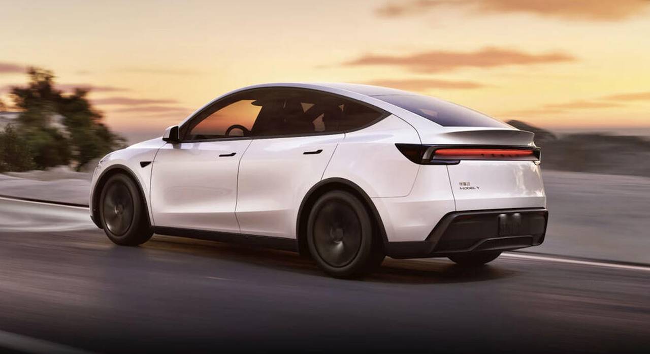 Tesla a lansat primul serviciu de robo taxiuri. O flotă mică deja ...