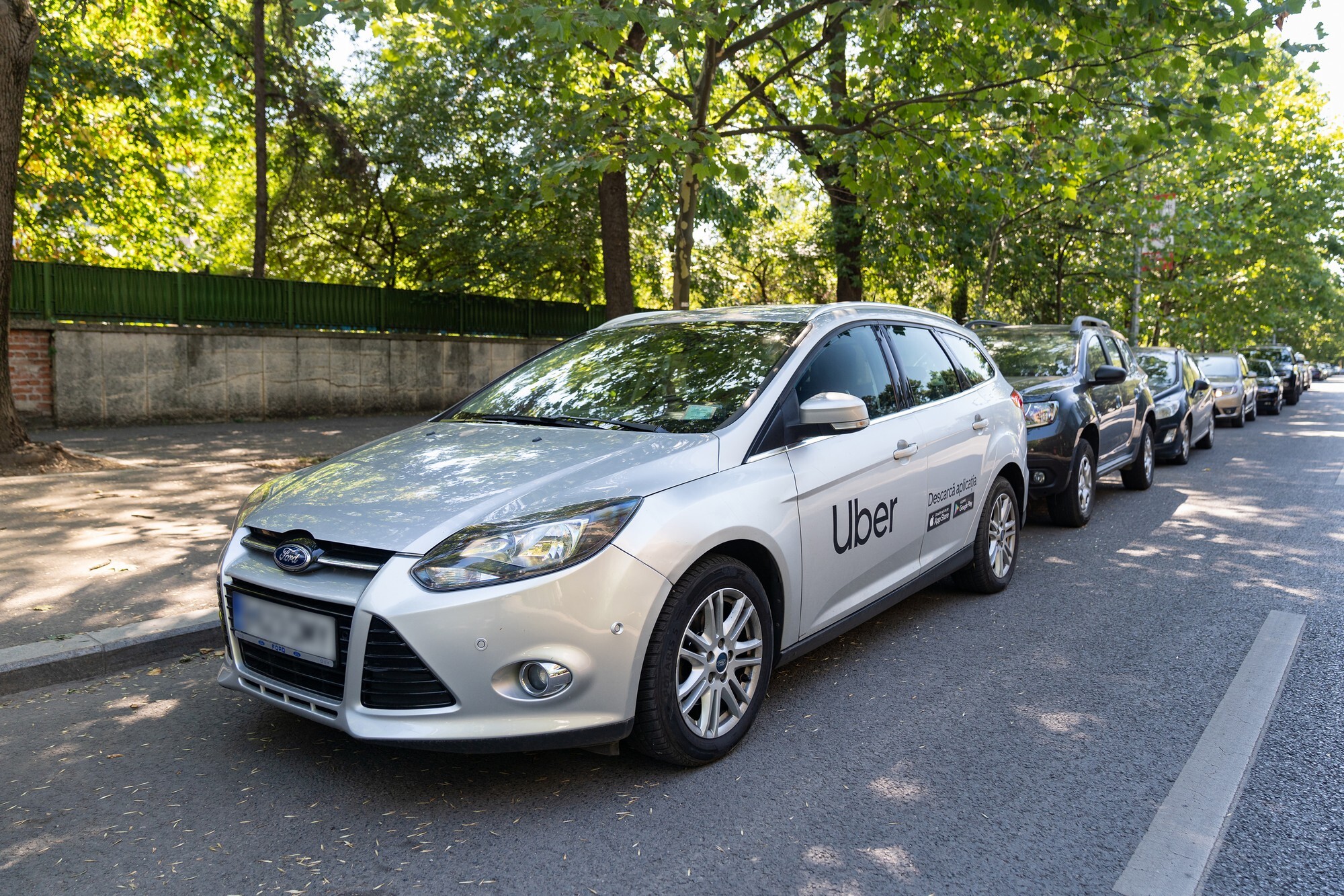 Uber ajunge de astăzi în trei orașe noi din România. Aplicația este ...