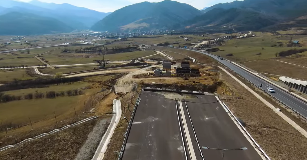 Autostrada A1 Sibiu - Pitești. Imagini noi cu secțiunea 2, unde se lucrează și duminica ...