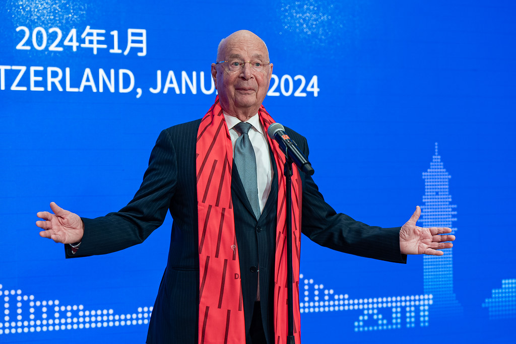Klaus Schwab, fondatorul Forumului Economic Mondial, a demisionat din funcția de președinte al ...