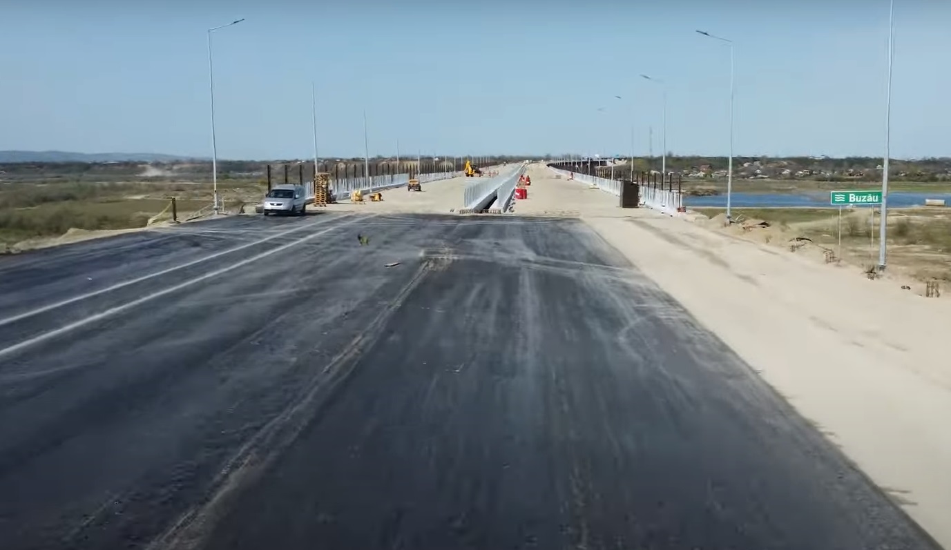 VIDEO Autostrada Moldovei A7: Podul peste râul Buzău, betonat complet - Economica.net