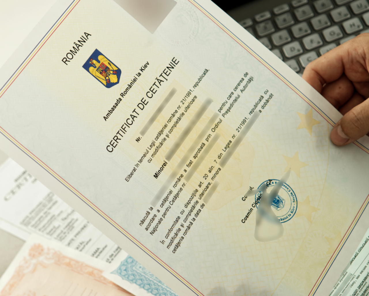 Termenul până la care statul poate oferi cetățenia română s-a extins de la 5 luni la 2 ani. Ce ...