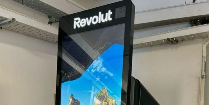 Anunț important de la Revolut - Cum arata primul ATM Revolut ...