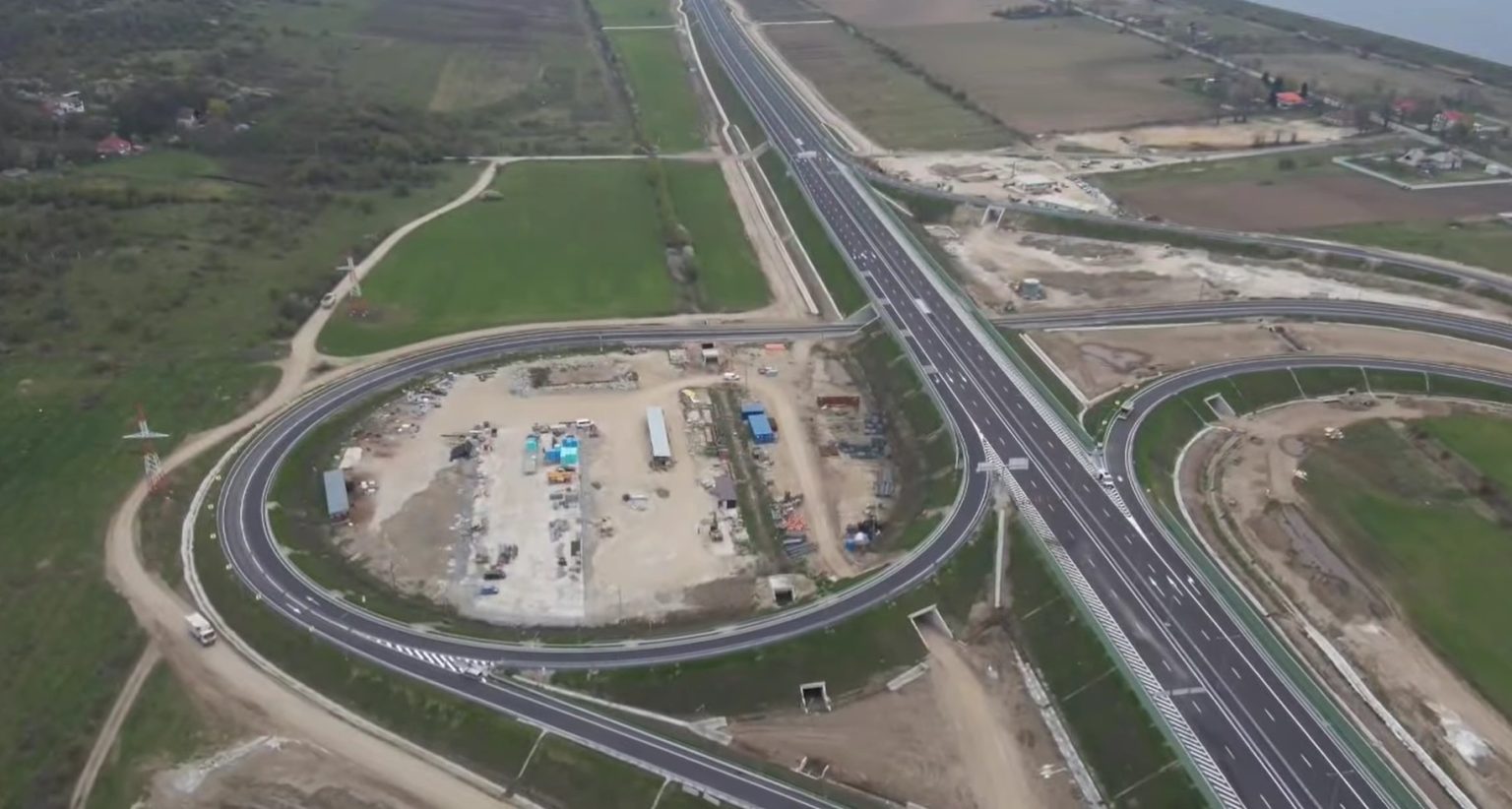 VIDEO Autostrada A1 Sibiu - Pitești: Ultimul tronson din secțiunea 5, tot mai aproape de ...