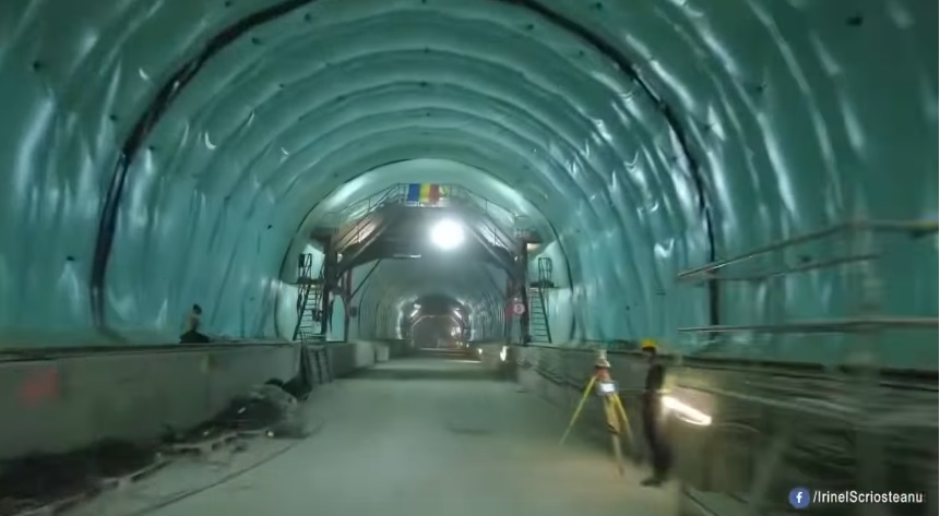 VIDEO Autostrada A1 Sibiu - Pitești: Ce se mai întâmplă în primul tunel și când se va putea ...