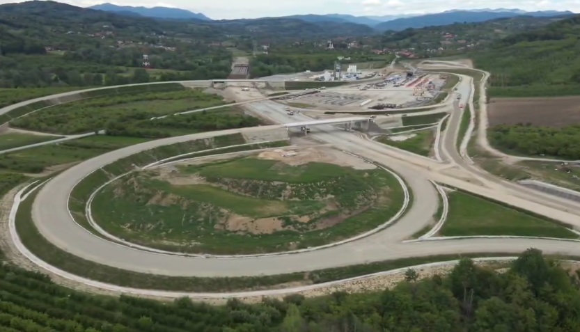 VIDEO Autostrada A1 Sibiu - Pitești: Porr a ajuns la un stadiu de peste 73% pe secțiunea 4, cu ...