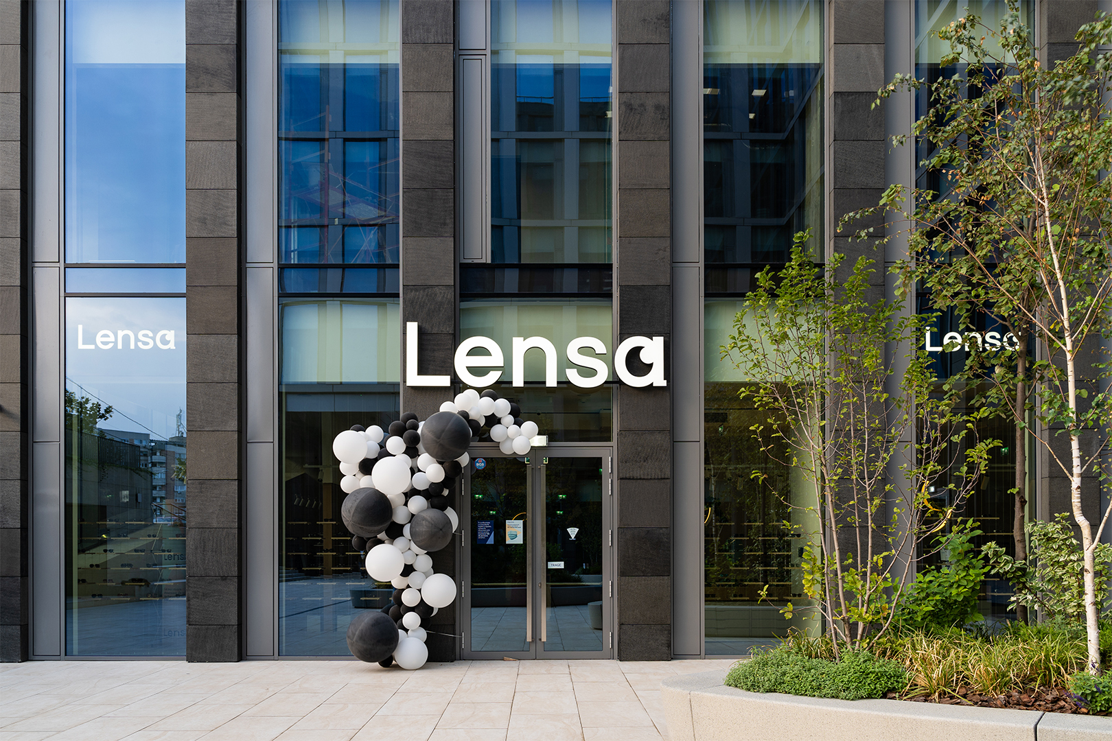 Lensa atrage doi noi acţionari: OH Holding Limited şi ATM Ventures ...