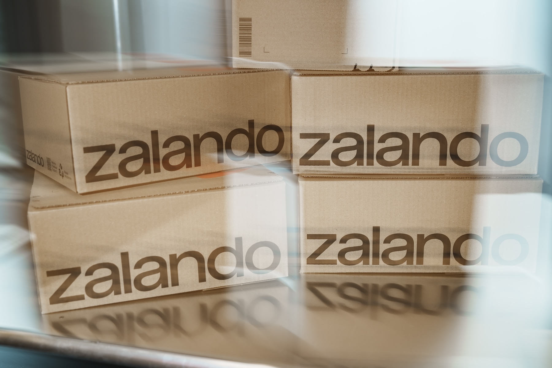 Anunț pentru toți românii de la Zalando, cel mai mare retailer de ...