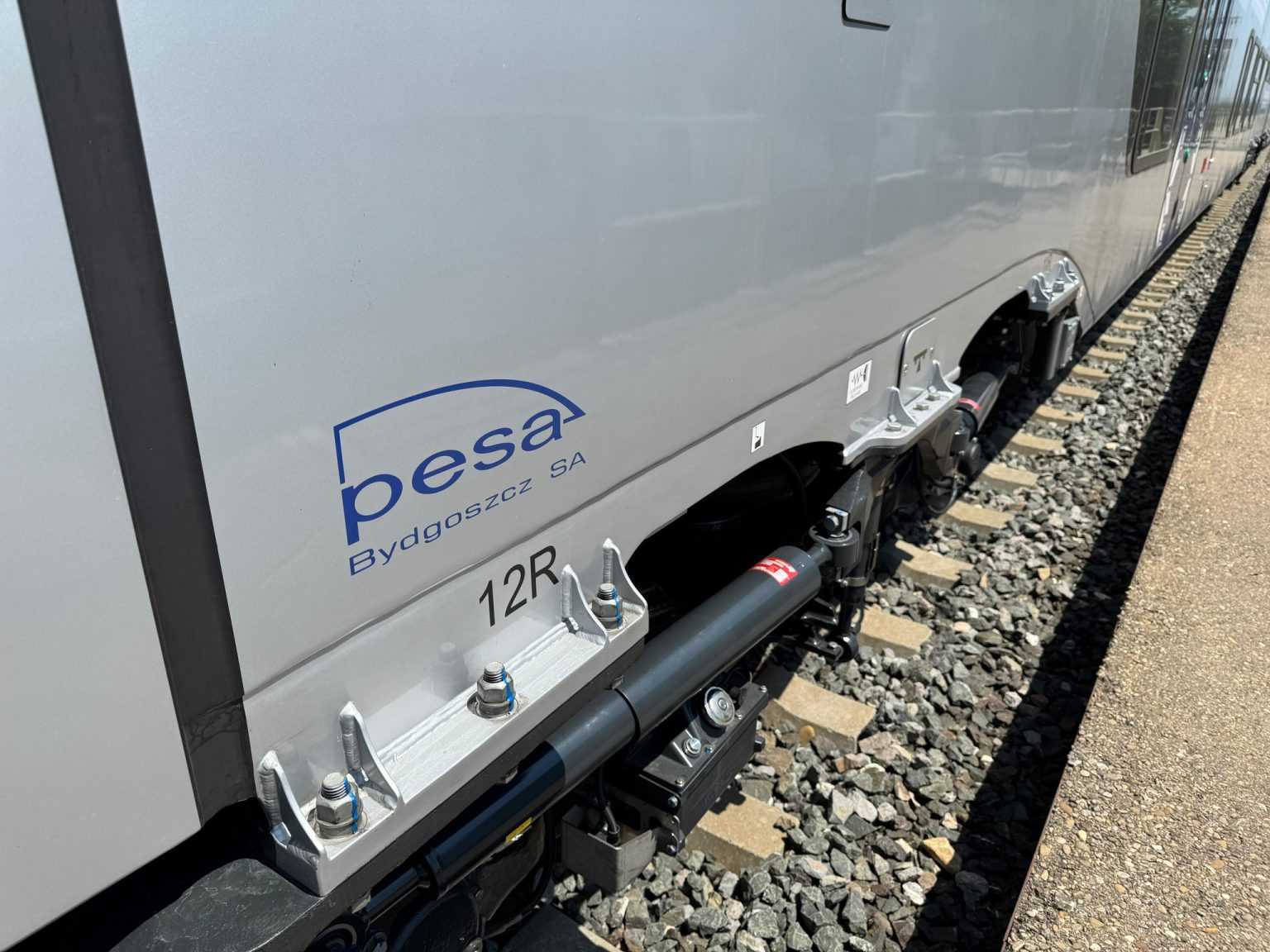 Polonezii de la PESA și-au omologat oficial trenurile în România ...