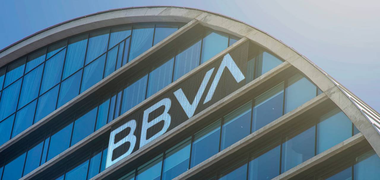 Spaniolii de la BBVA continuă eforturile de preluare a Sabadell ...