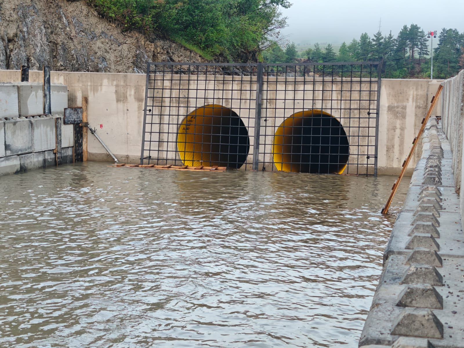 Un efort care pare tardiv. Salrom a finalizat lucrările de deviere ...