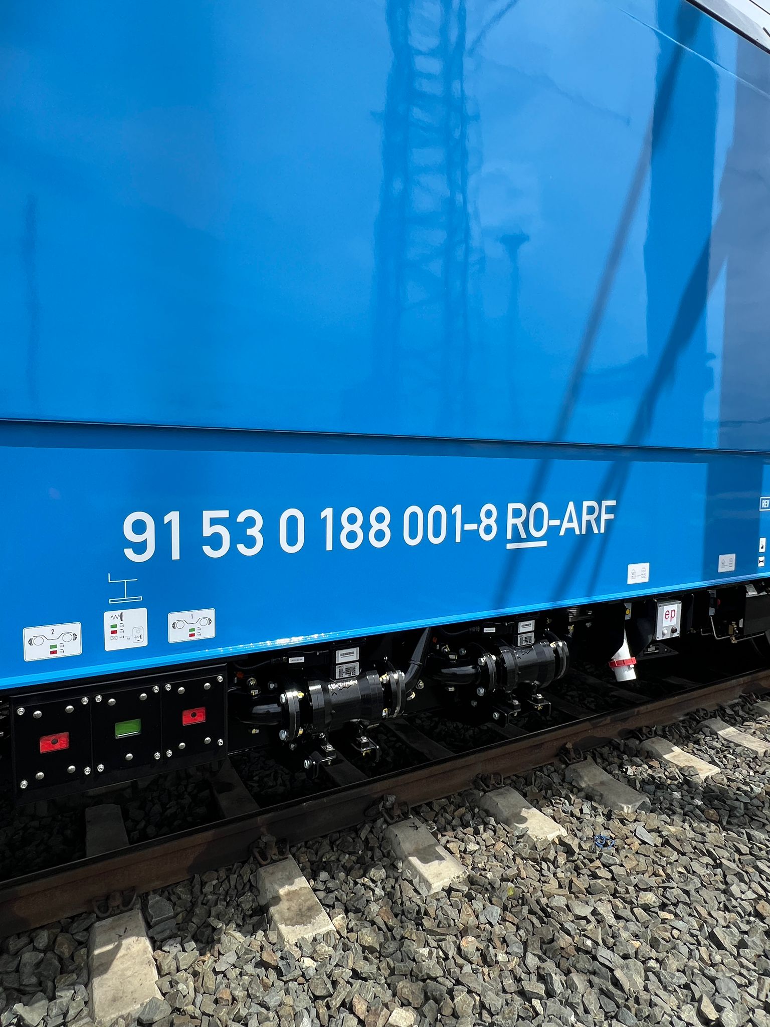 FOTO Prima locomotivă cumpărată de România prin PNRR a ajuns astăzi în ...