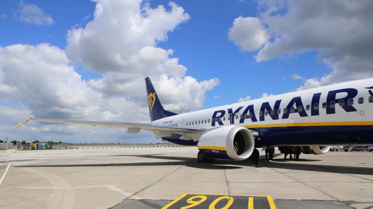 Cu bilete mai scumpe, Ryanair face profit spectaculos de 820 de ...