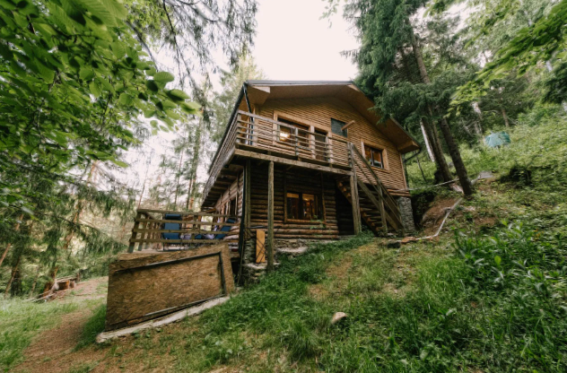 Cabană din Munții Apuseni, la vânzare prin Sotheby’s. E listată la 185. ...