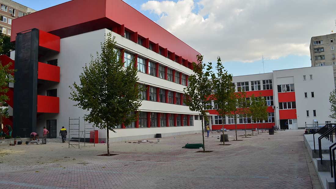 UPDATE Directorii de la școala 195 - Hamburg din București au revenit ...