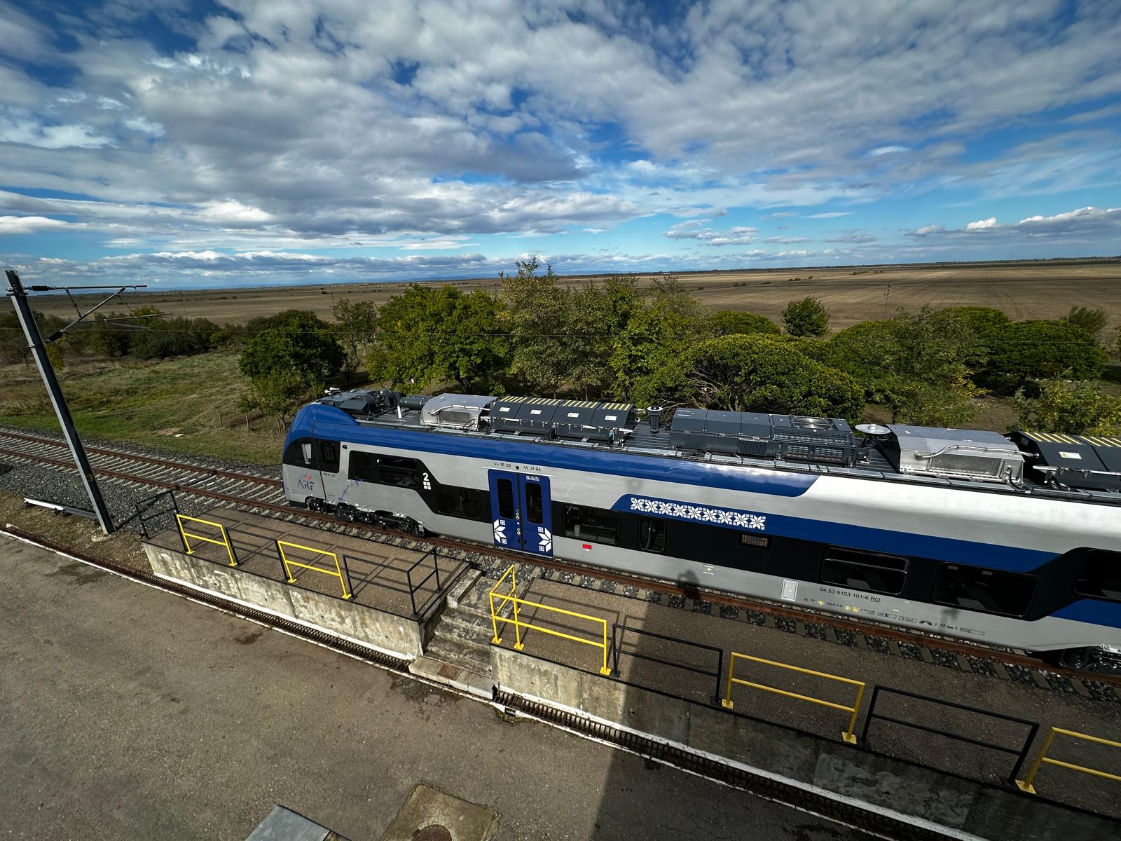 FOTO - VIDEO Trenuri regionale PESA pentru România, în teste la Făurei ...