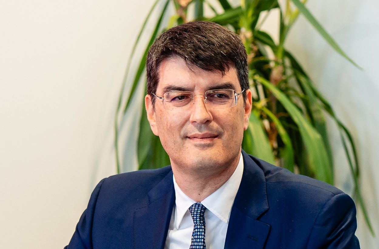 EXCLUSIV Șeful celei mai noi bănci din România: Zero comisioane în ...