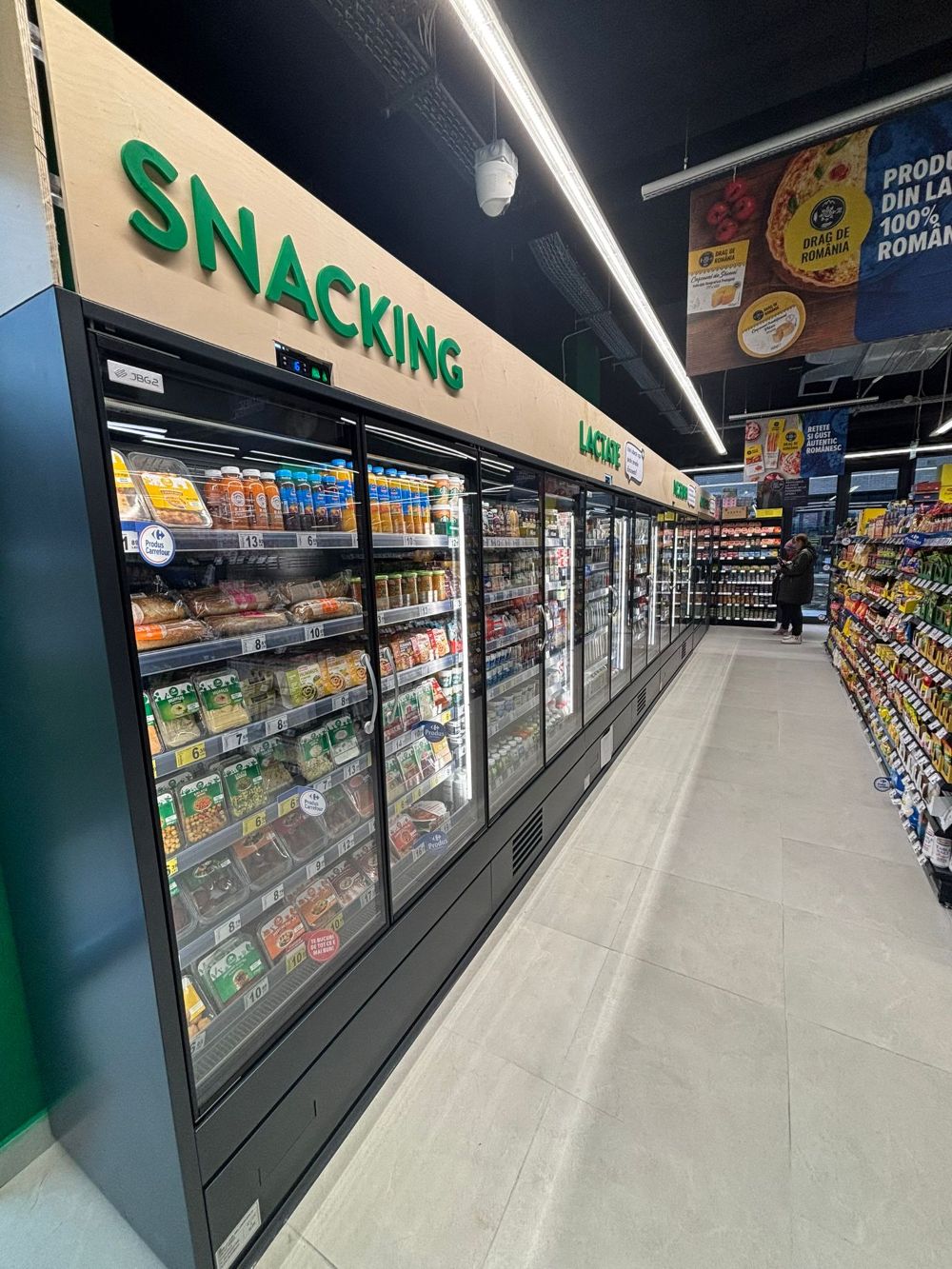 Carrefour trece de borna de 200 de magazine cu formatul său de ...