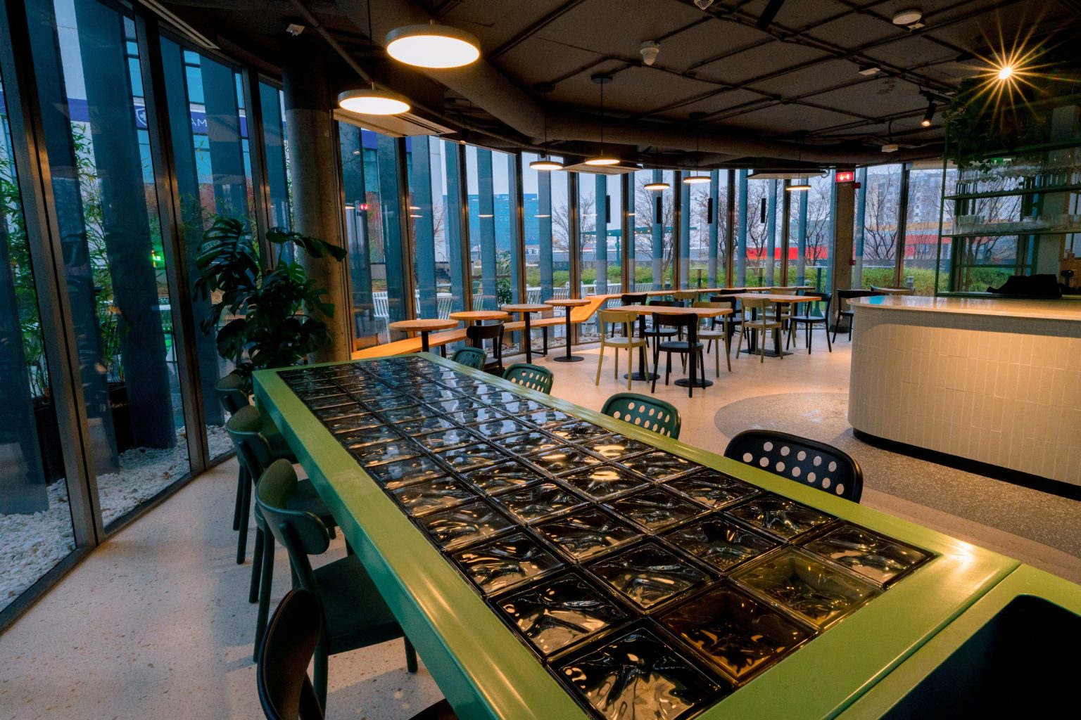 Saint Roastery deschide o cafenea nouă, a treia, în clădirea Business ...