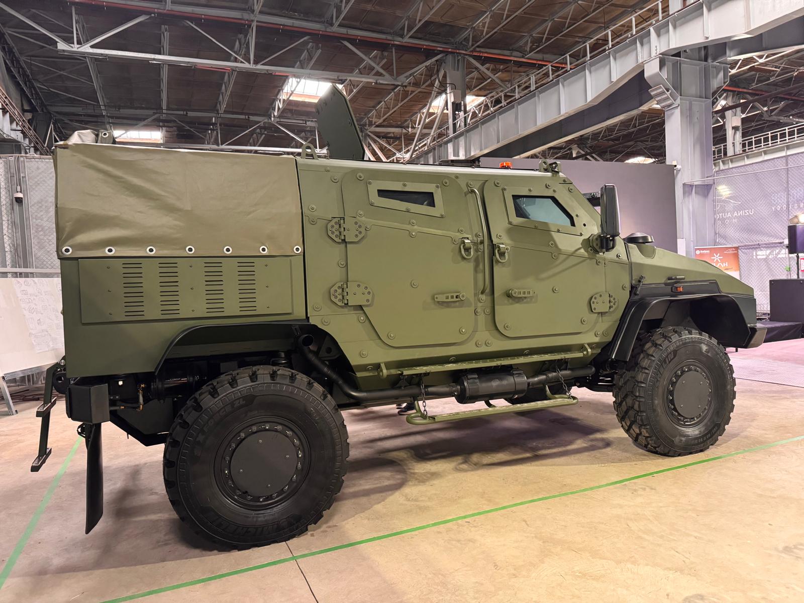 VLAH, primul vehicul blindat fabricat 100% în România, a fost prezentat ...