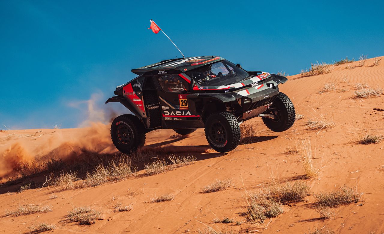 Pilotul Nasser Al-Attiyah, de la echipa Dacia Sandriders, rămâne lider ...
