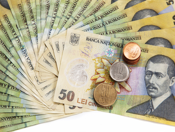 Date oficiale. Cât au pierdut românii care au economist în bancă în ...