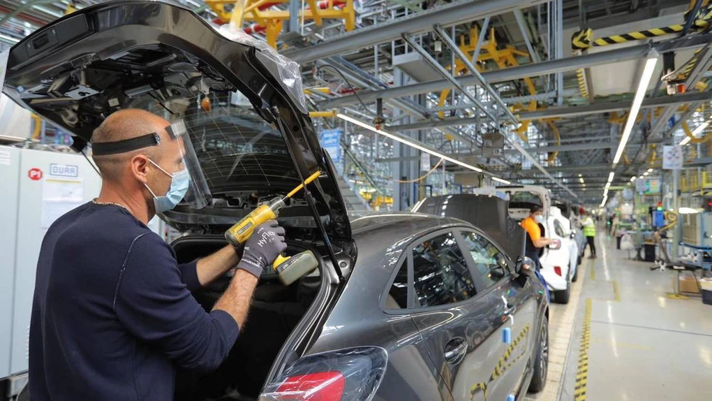 Negocieri între giganţi. Ford ar putea "închiria" fabricile din Europa ...