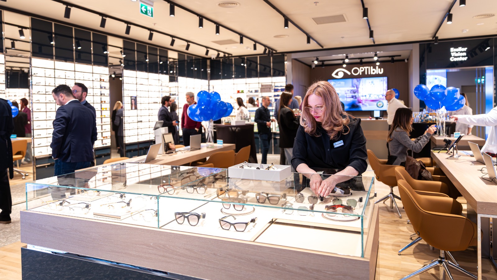 OPTIblu redeschide magazinul din Galeria Feeria, Băneasa Shopping City ...