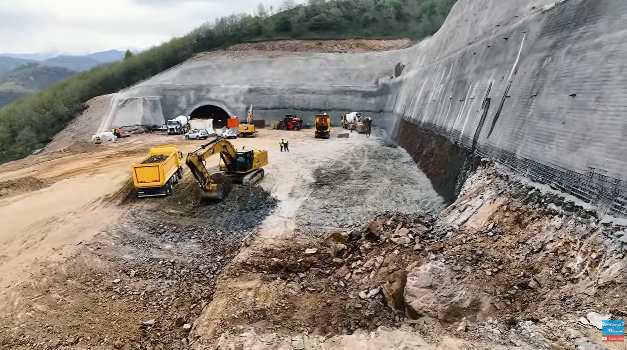 VIDEO Autostrada A1 Sibiu - Pitești: Imagini noi cu secțiunea 2 unde ...