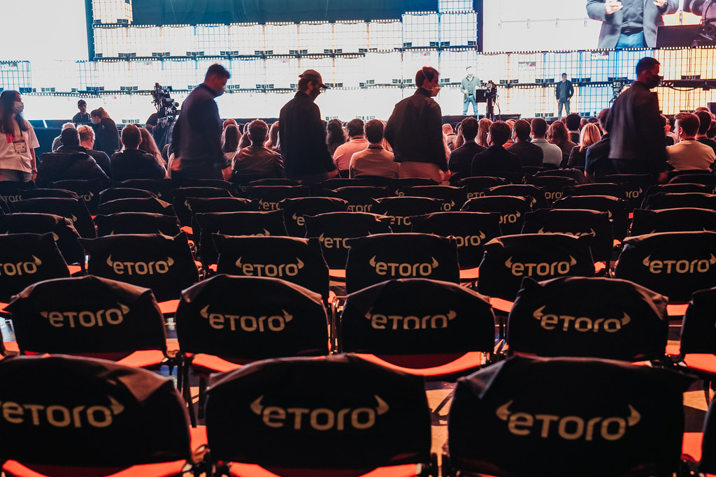 eToro adaugă în portofoliul său încă 19 criptoactive, extinzându-și ...