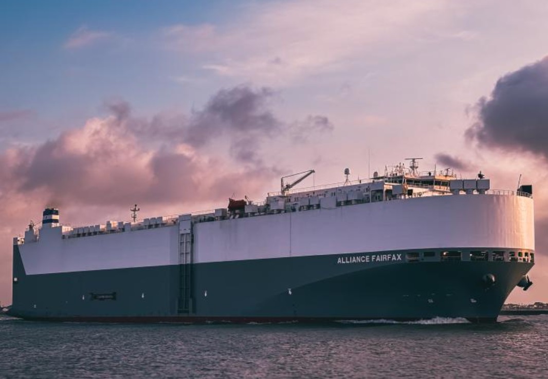 Gigantul Maersk anunţă că una dintre navele sale a părăsit Strâmtoarea ...