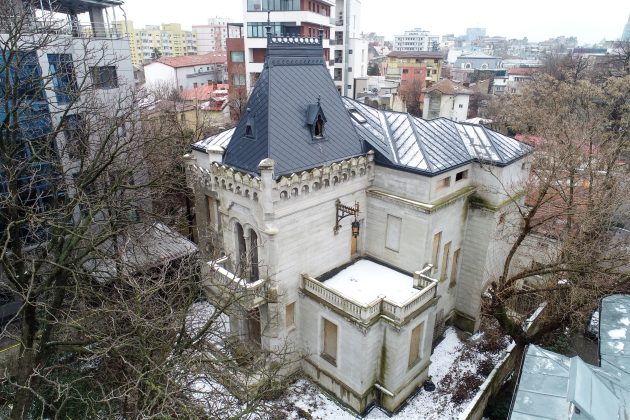 Cât costă un castel în București? Dar un palat burghez vizavi de Curtea ...